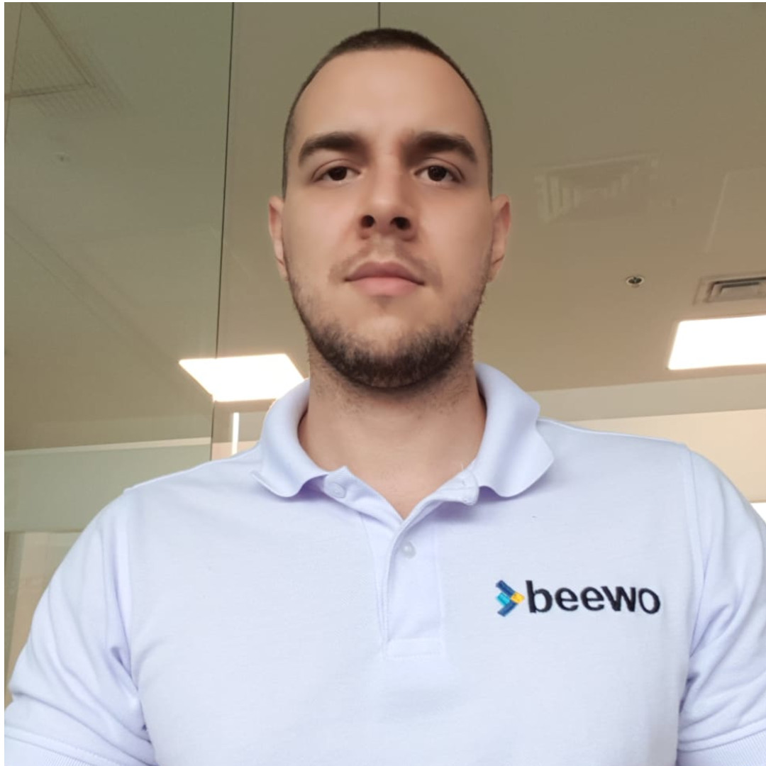 Daniel Vélez - Beewo